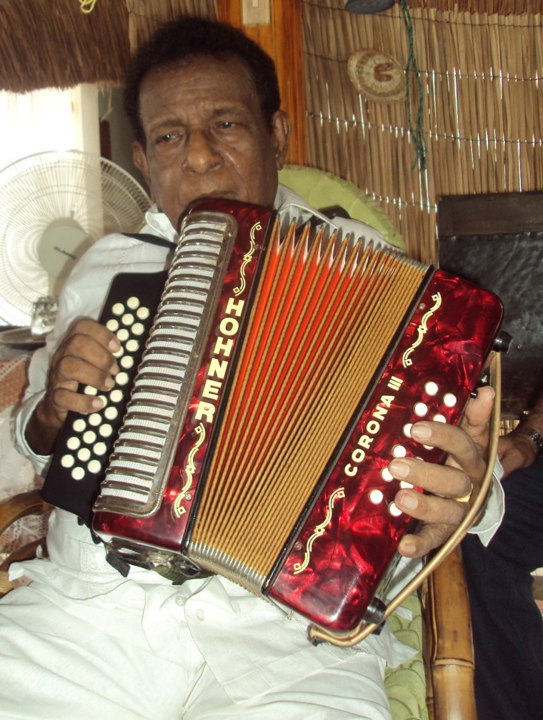 Calixto Ochoa celebró con música el ‘Color moreno’ de su piel ...