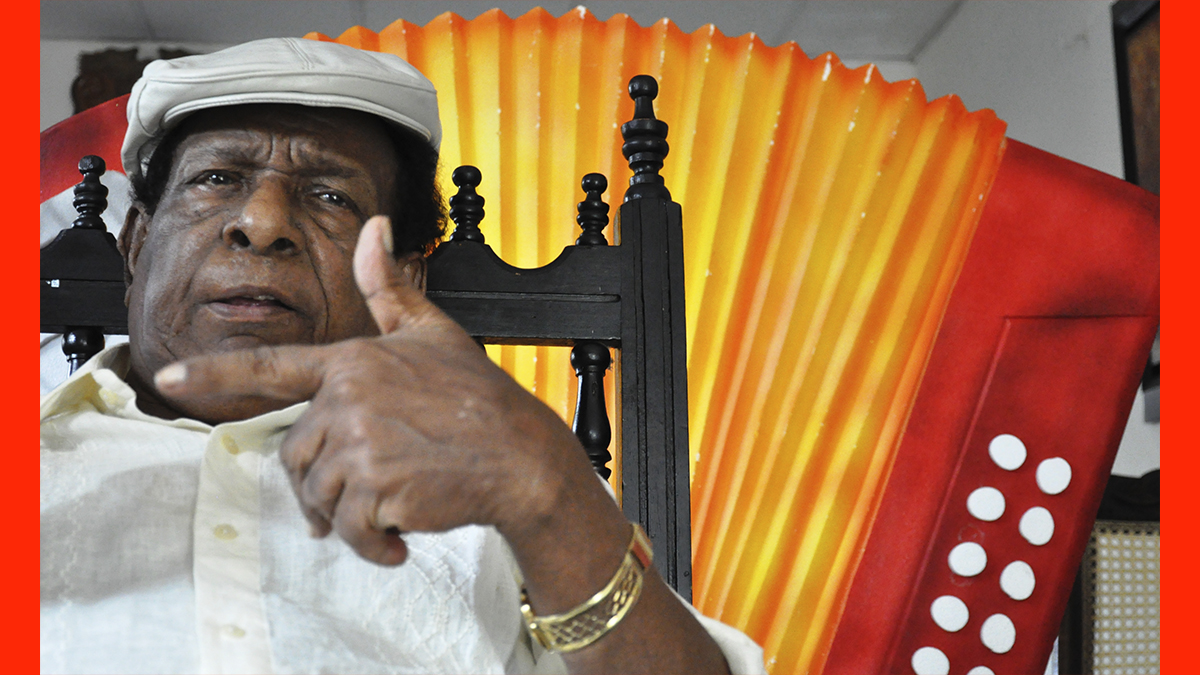 Calixto Ochoa celebró con música el ‘Color moreno’ de su piel ...